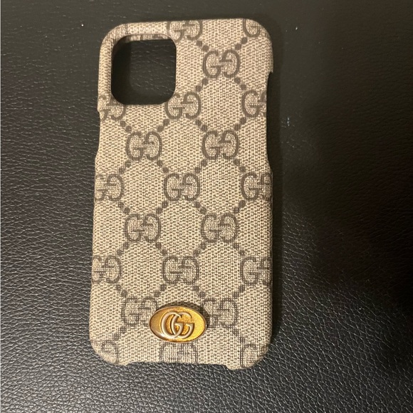 Gucci | Cell Phones & Accessories | Gucci Monogram Beige And Gold Phone ...